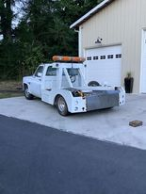 84 C30 TOW TRUCK
