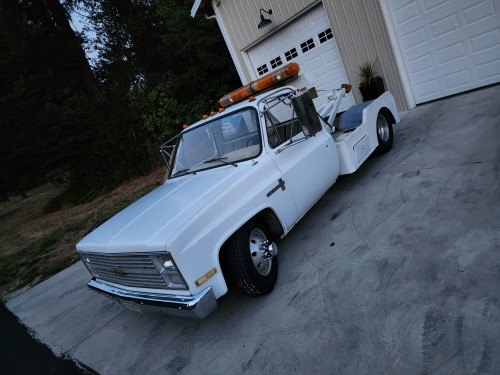 84 C30 TOW TRUCK